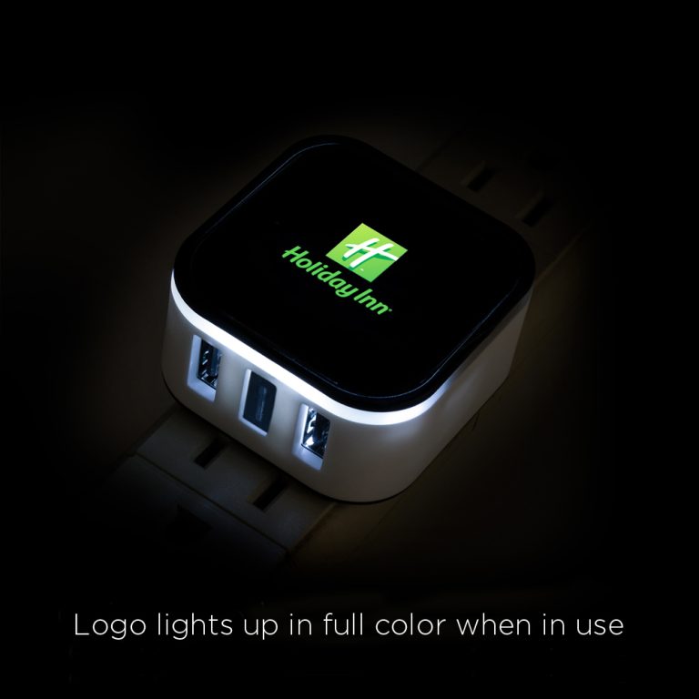 Brilla – Illuminating Dual USB-A Travel Adapter Plus USB-C – Everson